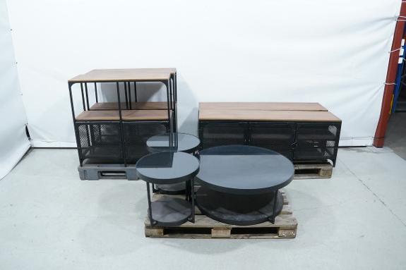 bord og benker i industrielt design – stål og treverk